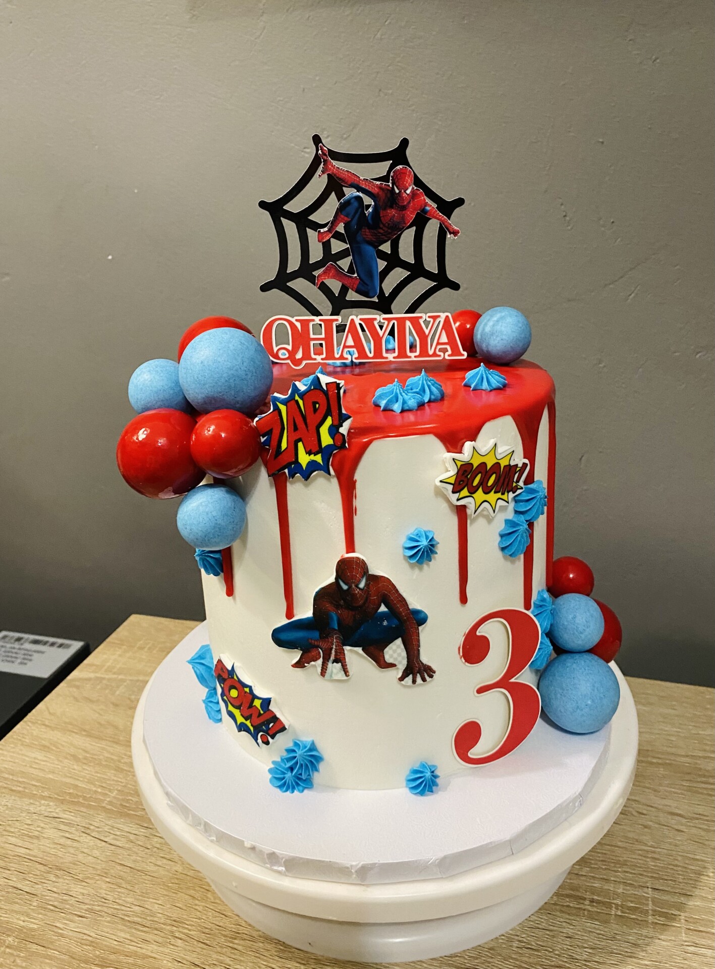 Spider-Man drip cake – Rabos Eatery